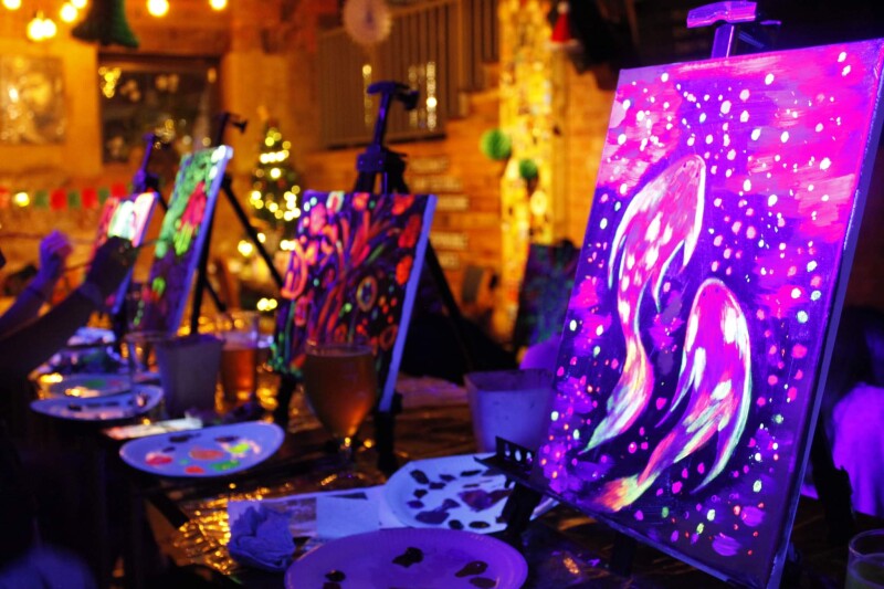 UV painting with Floating Art at The Oast House - Creative Tourist