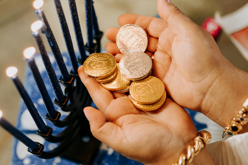 Make your own Chocolate Gelt at Manchester Jewish Museum - Creative Tourist